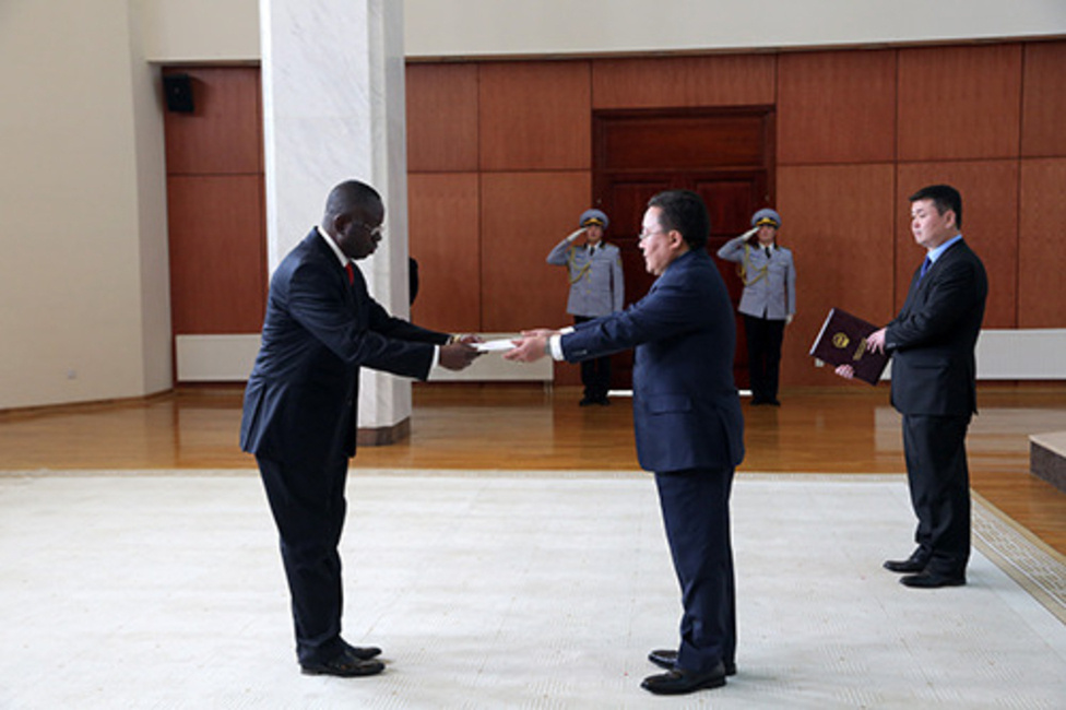 Ерөнхийлөгч Ц.Элбэгдорж Элчин сайд нарыг хүлээн авч уулзлаа