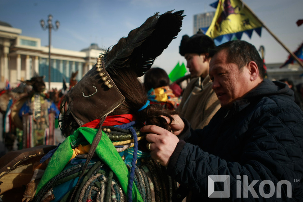 Фото сурвалжлага Төв талбай дээрх БӨӨГИЙН зан үйл