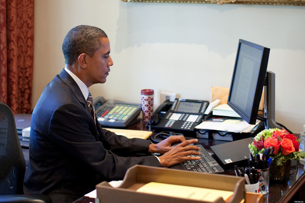 Оросууд Цагаан ордныг “хакерджээ”