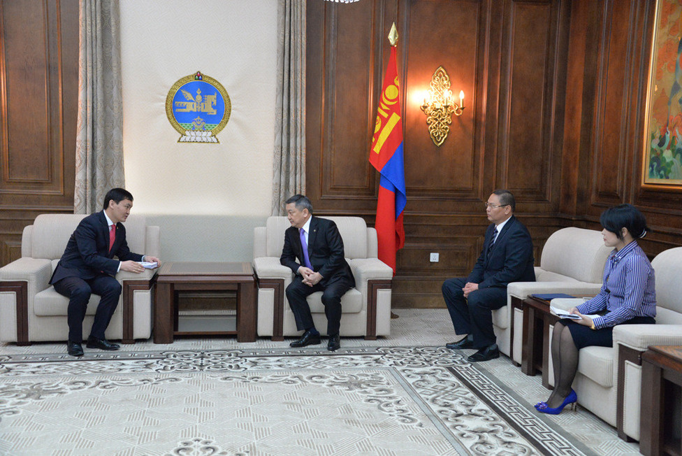 Шүүх байгуулах тухай хуулийн төсөл өргөн барилаа