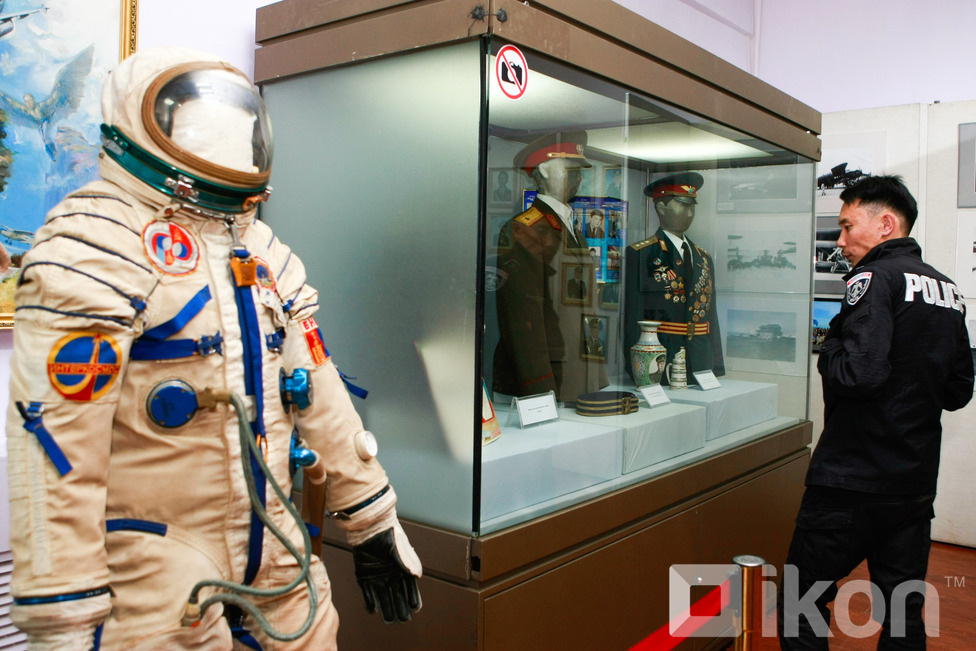 ФОТО Нисэх хүчин үүсч хөгжсөний 90 жилийн ойд зориулсан үзэсгэлэн нээгдлээ
