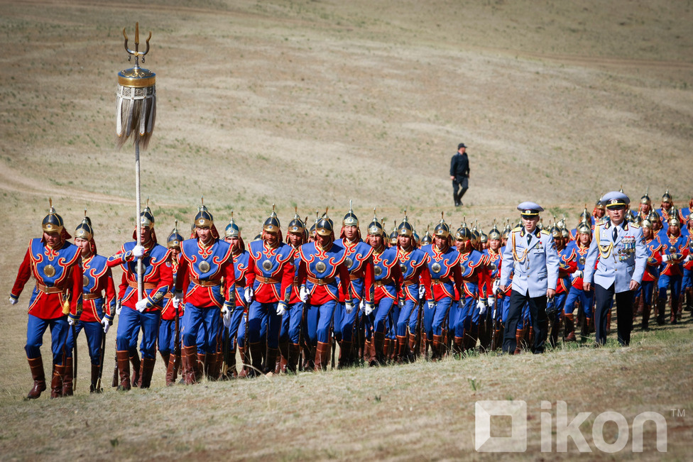 ФОТО Бүх цэргийн Их хар сүлдийг цэнгүүллээ