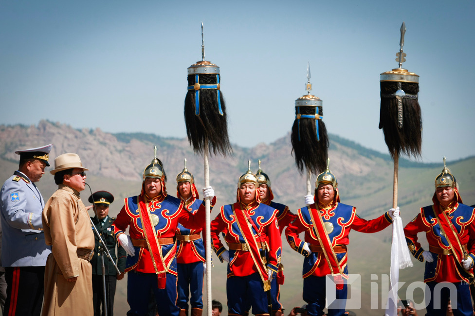 ФОТО Бүх цэргийн Их хар сүлдийг цэнгүүллээ