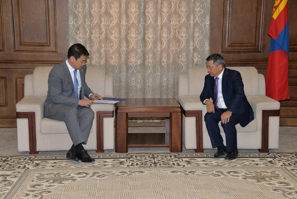 Засгийн газрын зарим гишүүдийг огцруулах тухай тогтоолын төслийг өргөн барилаа