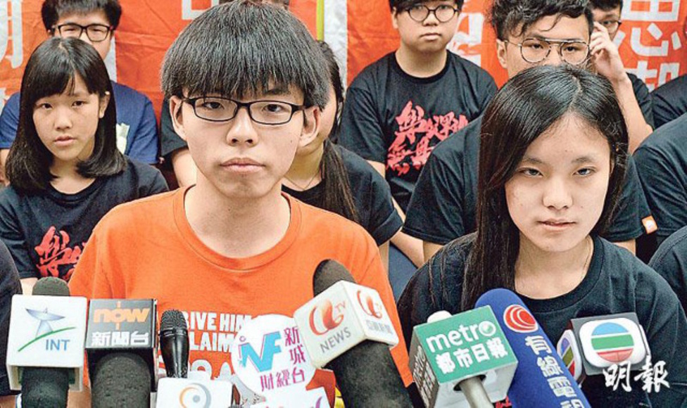 Хонг конгийн эсэргүүцлийн хөдөлгөөний удирдагч Жошуа Вонг улс төрд ...