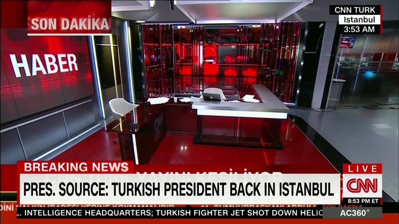 ВИДЕО: CNN Turk-ийн студид цэргүүд дайран оржээ