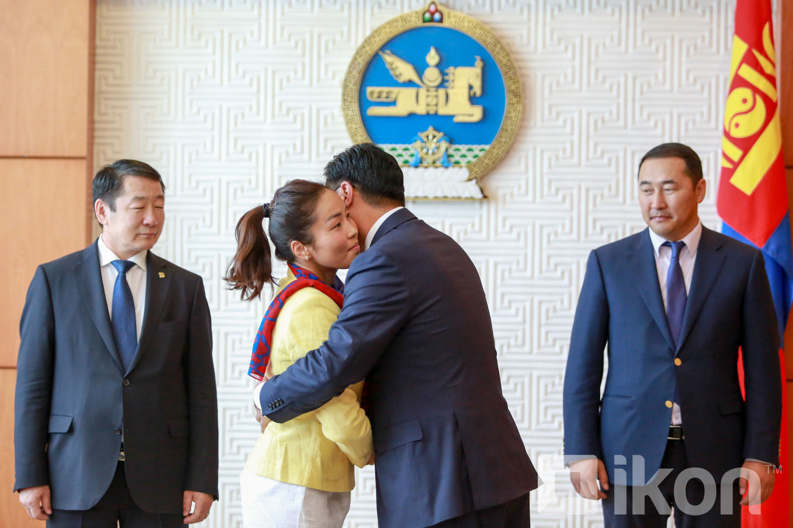 Д Сумъяад 60 Д Отгондалайд 30 сая төгрөг өгөх ЗАСГИЙН ГАЗРЫН БАТЛАМЖ ГАРДУУЛАВ