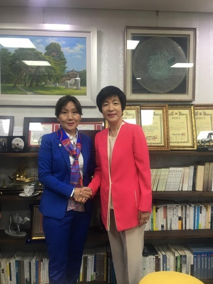 Монгол Солонгосын парламентын эмэгтэй гишүүд уулзлаа