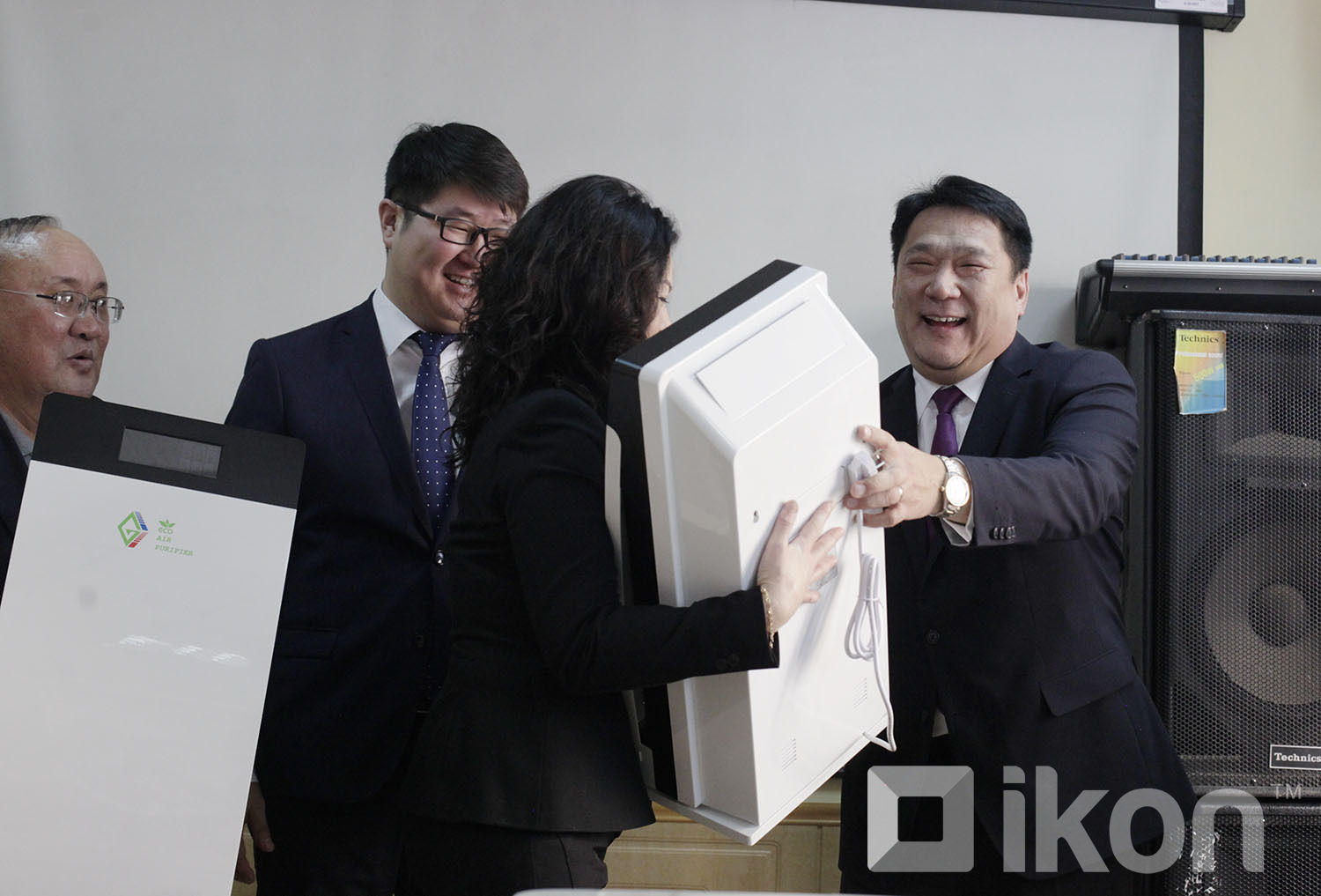 ФОТО Нийслэлийн 21 сургууль 79 цэцэрлэг агаарын чанарыг сайжруулах тоног төхөөрөмжтэй боллоо