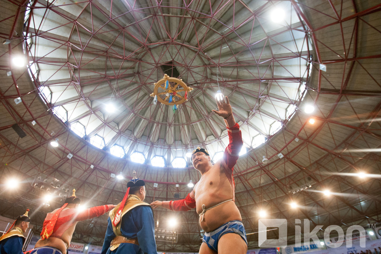 ФОТО Сар шинийн барилдаанд отгон аварга Ч Санжаадамба гурав дахь удаагаа түрүүллээ