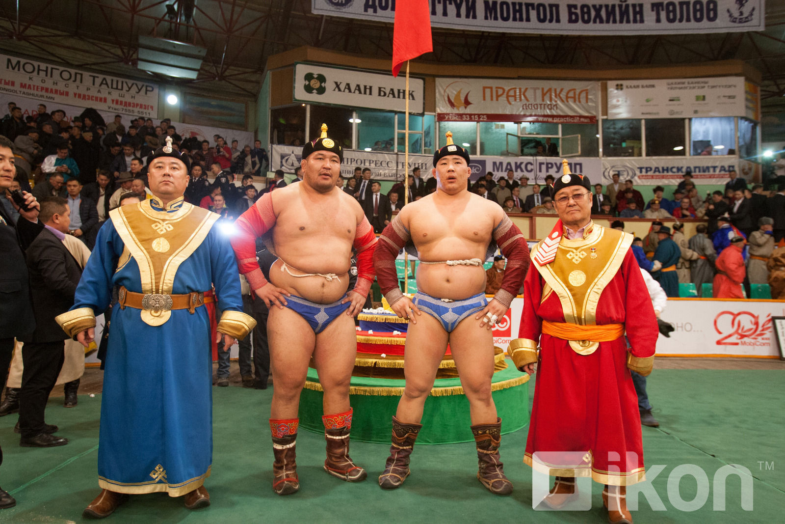 ФОТО Сар шинийн барилдаанд отгон аварга Ч Санжаадамба гурав дахь удаагаа түрүүллээ