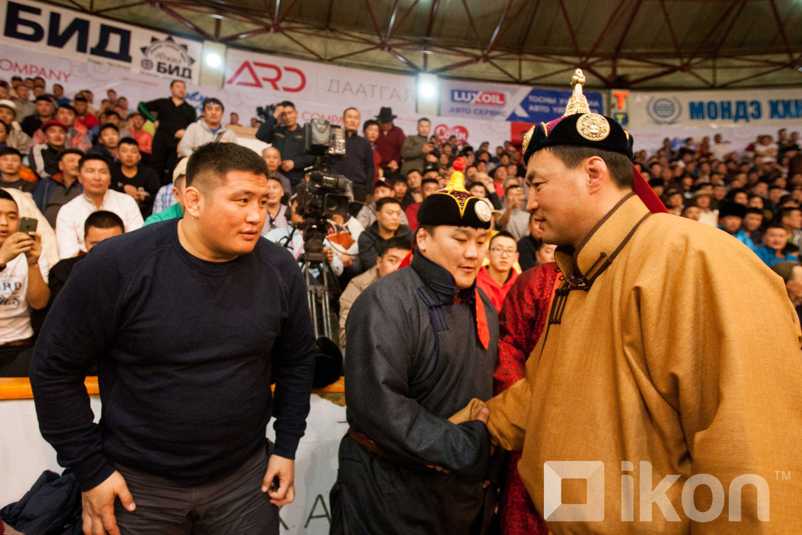 ФОТО Сар шинийн барилдаанд отгон аварга Ч Санжаадамба гурав дахь удаагаа түрүүллээ