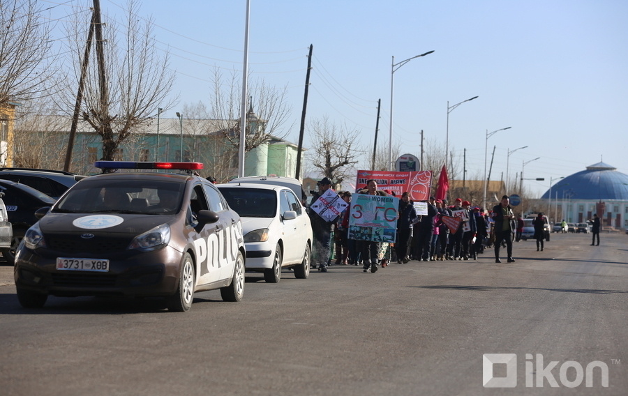 ФОТО Хөвсгөл аймгийн иргэд хүчирхийллийн эсрэг жагслаа