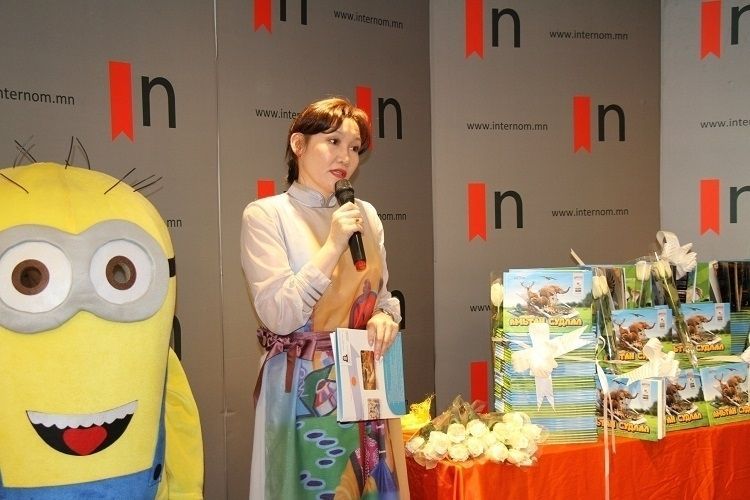 Амьтан судлалын анхны 4D ном гарчээ