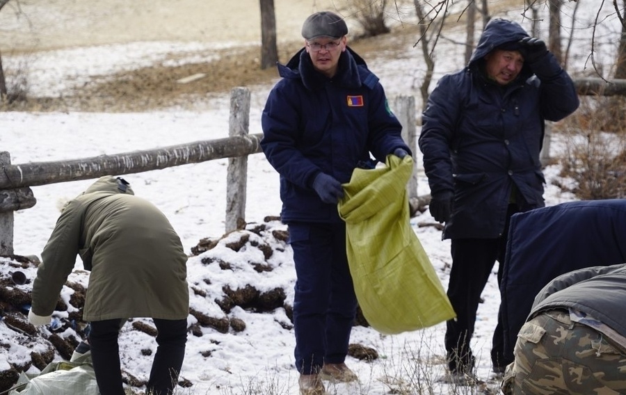 “Ээж хад” болон “Хийморийн овоо” орчмыг цэвэрлэжээ