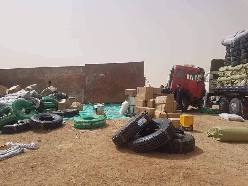 Даац хэтрүүлсэн ачаатай машин цагдаагийн постыг тойрч яваад осолджээ