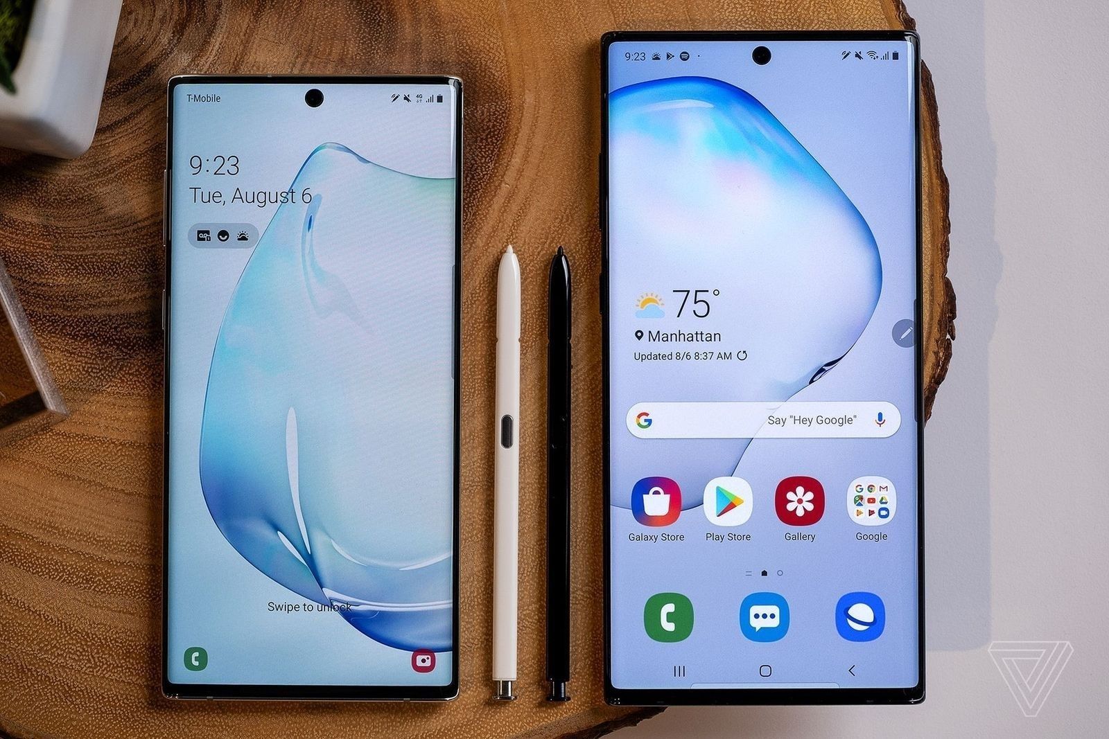 Самсунг компани Galaxy Note 10 загвараа хоёр хувилбартай танилцууллаа