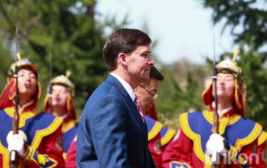 ФОТО АНУ ын Батлан хамгаалахын сайд Марк Эсперийг угтав