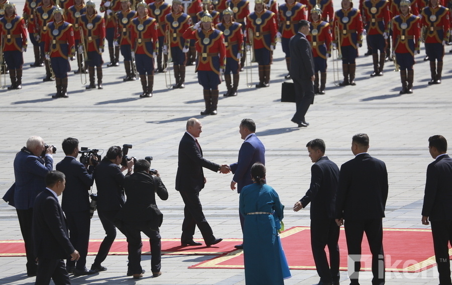 ФОТО Хүндэт зочин Төв талбай болон Төрийн ордонд