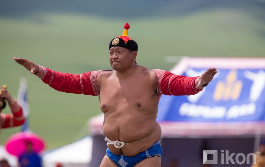 ФОТО Үндэсний их баяр наадмын хүчит бөхийн барилдаан эхэллээ