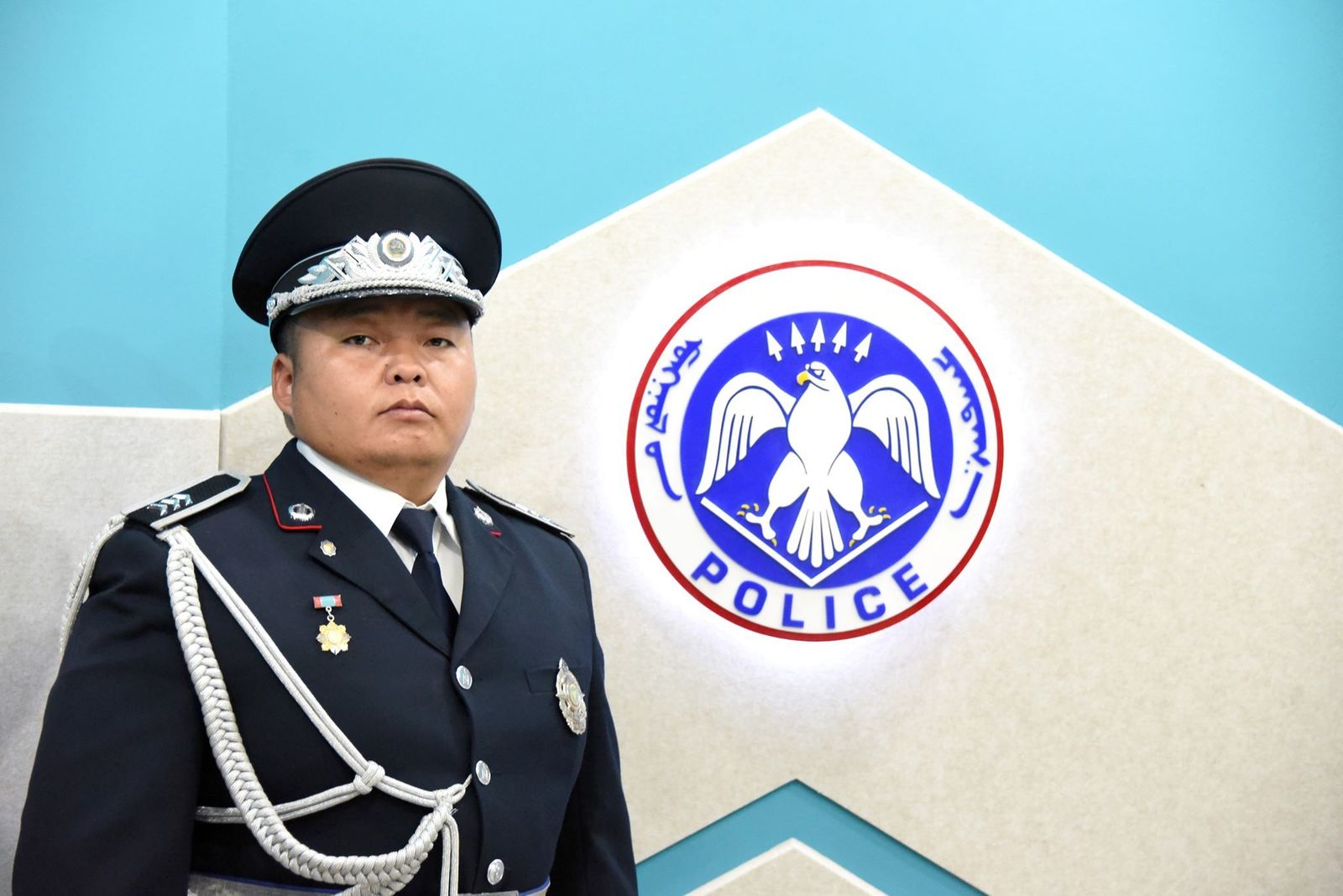 Хүний амь нас аварсан алба хаагчийг шагнав