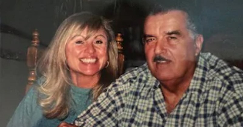 Covid-19 өвчнөөр нөхрөө алдсан эмэгтэй амны хаалт зүүдэггүй Трампыг ...