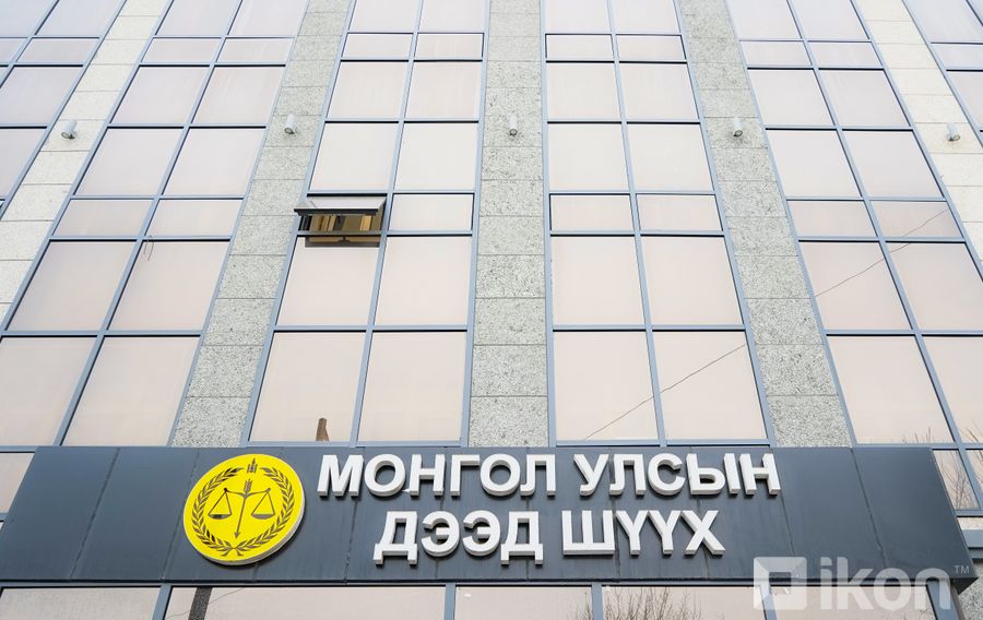 Хөгжлийн Банкны гүйцэтгэх захирал асан Н Мөнхбатад дөрөв Ч Отгочулуу Б Шинэбаатар нарт хоёр