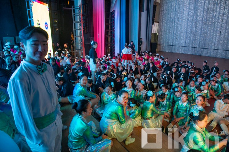 Хүүхдийн найрал дууны шилдэг хамтлагуудын гала тоглолтын гэрэл зургуудаас