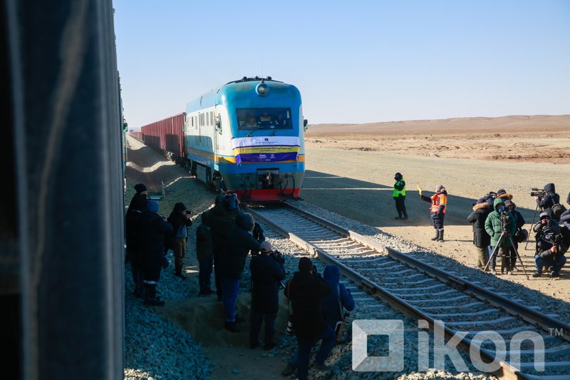Монголчууд анх удаа өргөн, нарийн хосолсон 226.9 км төмөр зам барьж ...