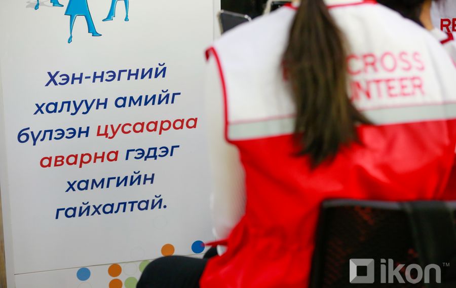 ФОТО 100 аас дээш удаа цусаа бэлэглэсэн П Одмаа Н Алтантуяа Р