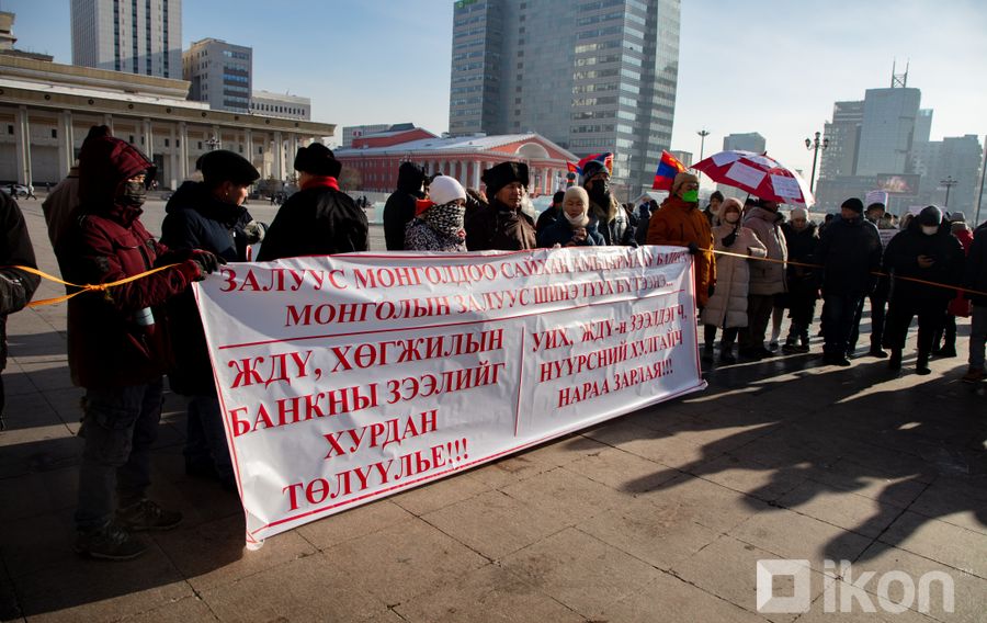 ФОТО Нүүрсний хулгайчдын нэрийг зарлахыг шаардсан иргэд долоо дахь