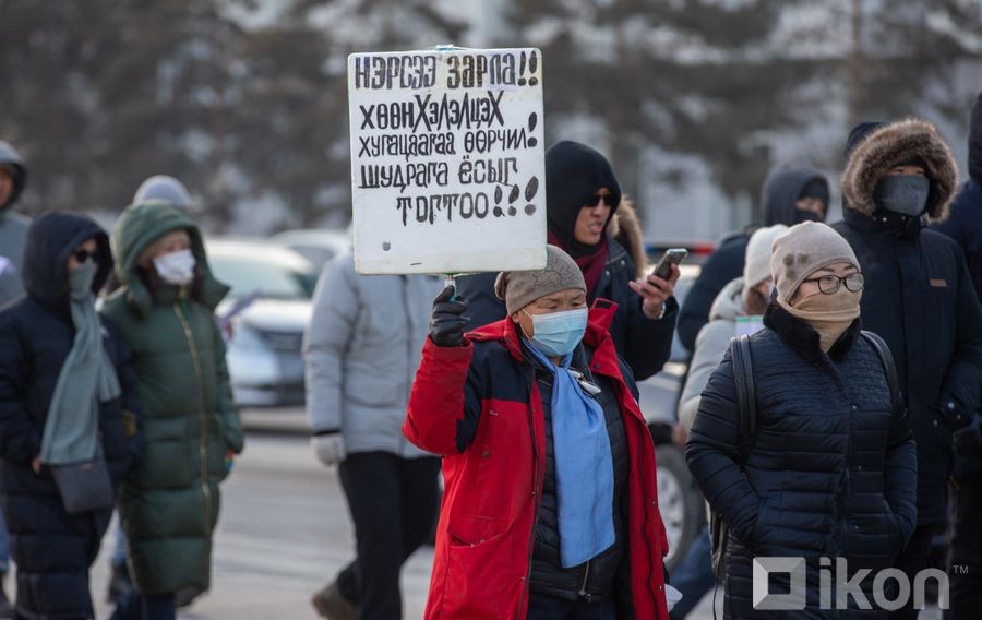ФОТО Нүүрсний хулгайчдын нэрийг зарлахыг шаардсан иргэд долоо дахь