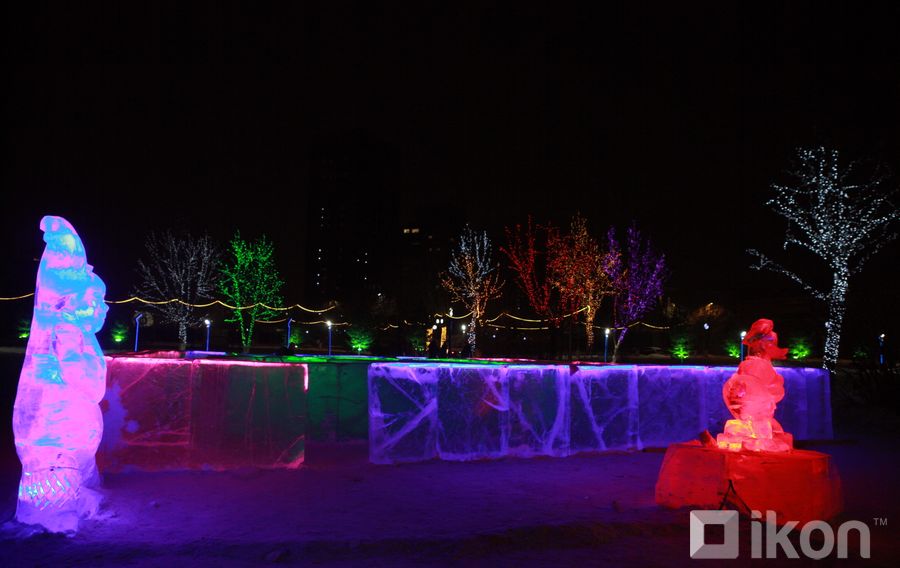 ФОТО Төв цэнгэлдэхийн хажуугийн мөсөн хотхонд хоолны үйлчилгээ ариун