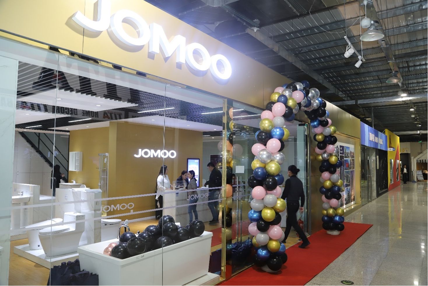 “JOMOO” албан ёсны шоурүүм “Мишээл барилгын их дэлгүүр”-т нээгджээ