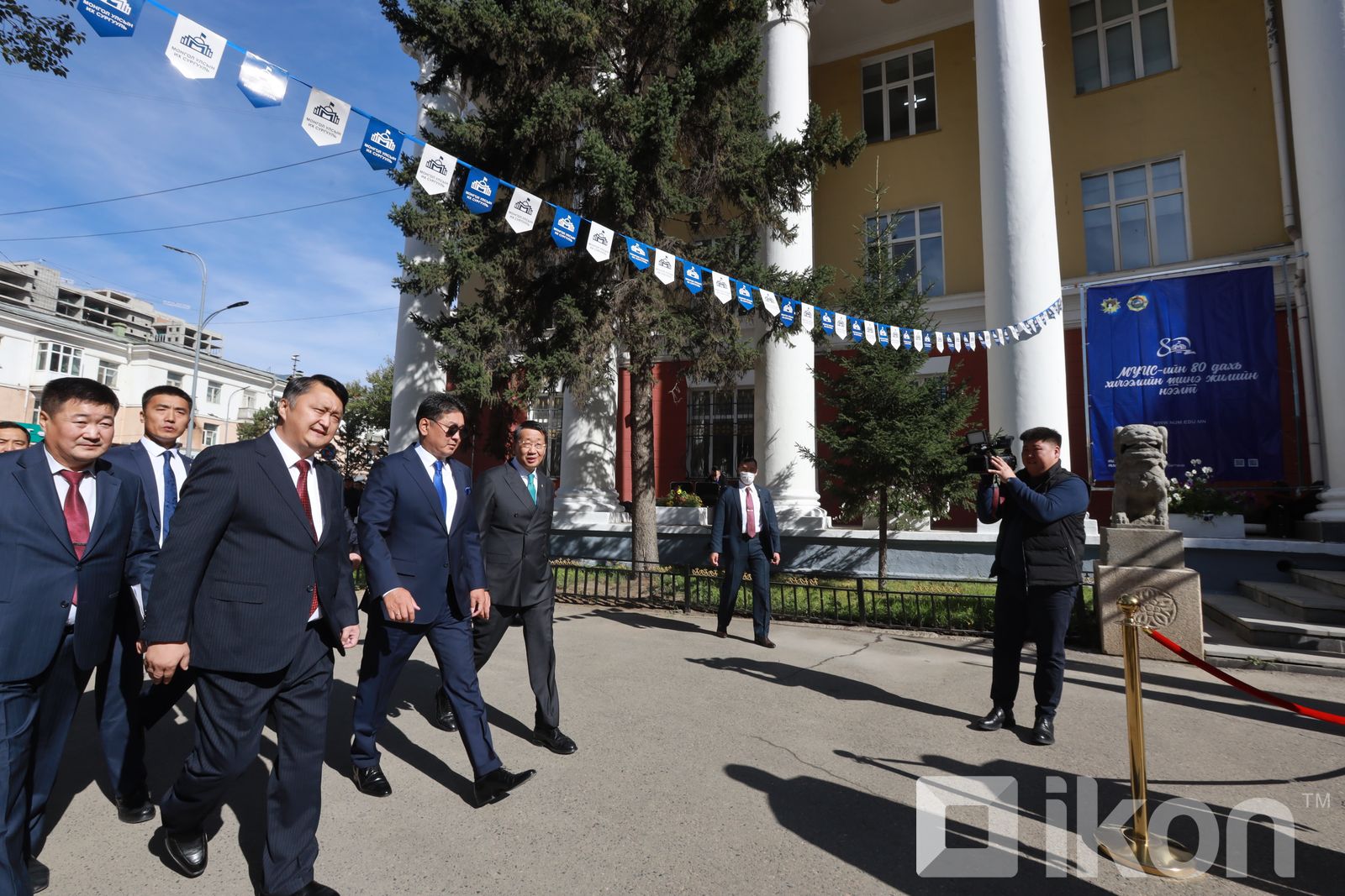 У Хүрэлсүх МУИС ийн Хууль зүйн сургуулийн хичээлийн шинэ байрны бүтээн