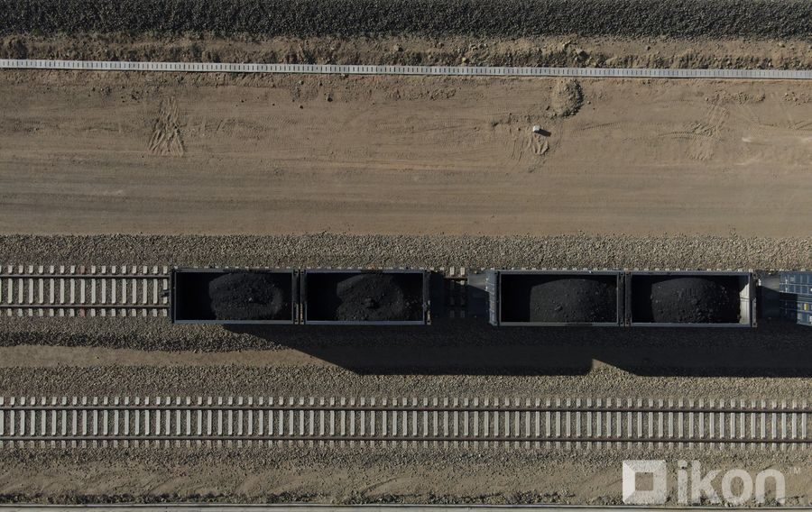 ФОТО Монголын анхны хүнд даацын төмөр замаар 2050 дугаартай галт тэрэг
