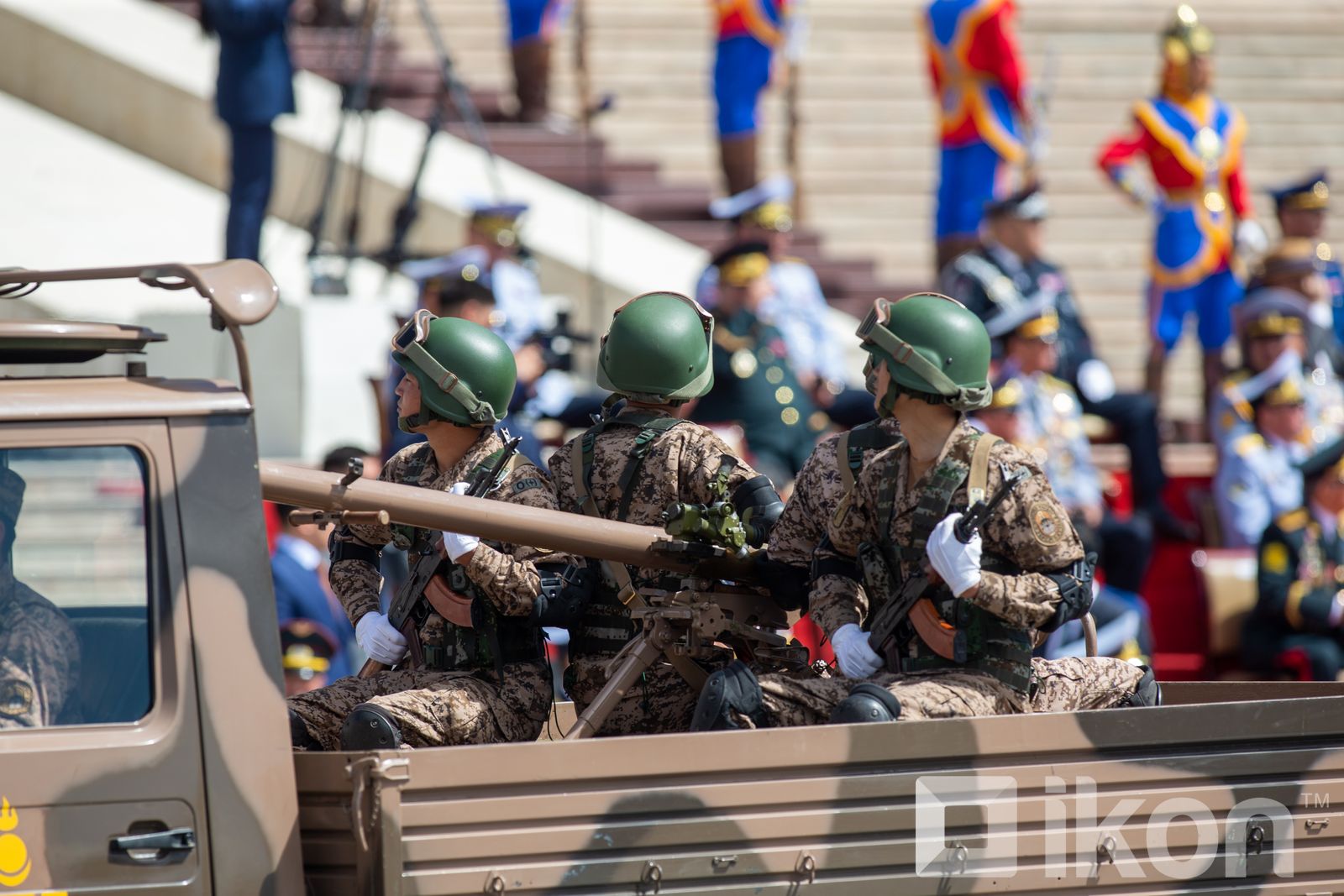 А Батсүх Морьтой баатрын дүрс бүхий цэргийн мэргэжлийн зэргийн таних тэмдгийг хээрийн хувцсан
