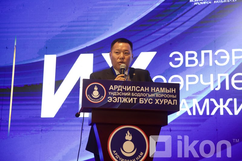 ФОТО Үндэсний Бодлогын Хорооны хуралдаа ирсэн АН ын гишүүд
