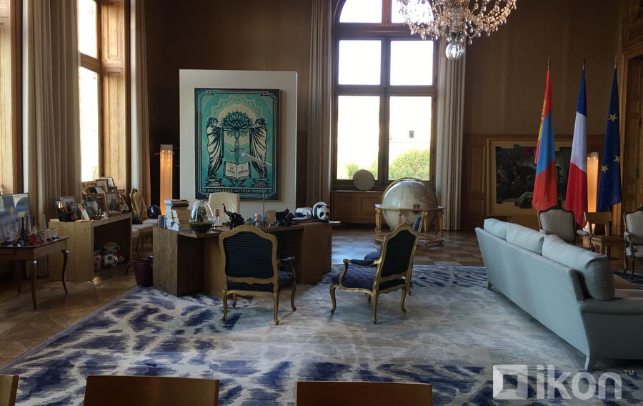 ФОТО Эмэгтэй даргатай эртний хот Парис