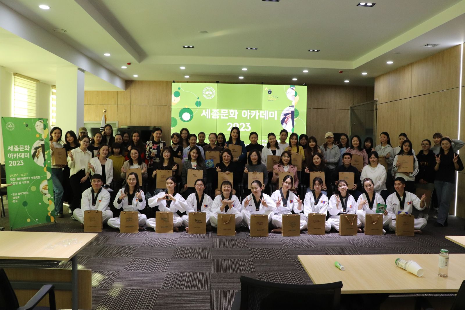 “Улаанбаатар 2 Сэжун Институт“ нь гурав дахь жилдээ “Соёлын академи“ төсөлт хөтөлбөрийг