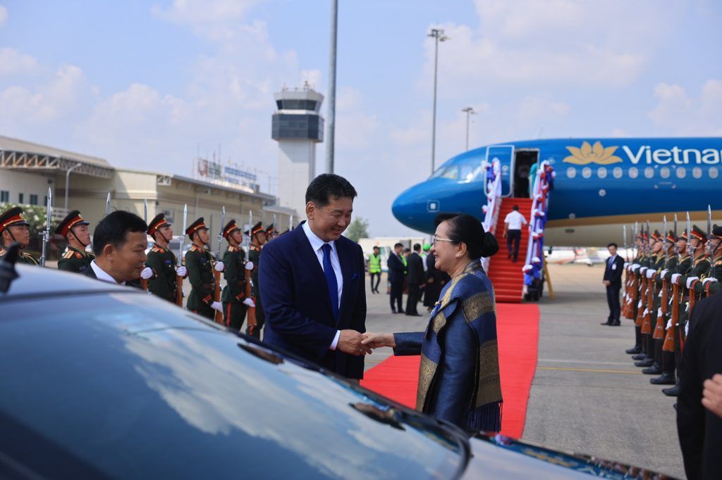 Ерөнхийлөгч У Хүрэлсүхийн Лаос улсад хийх төрийн айлчлал эхэлжээ