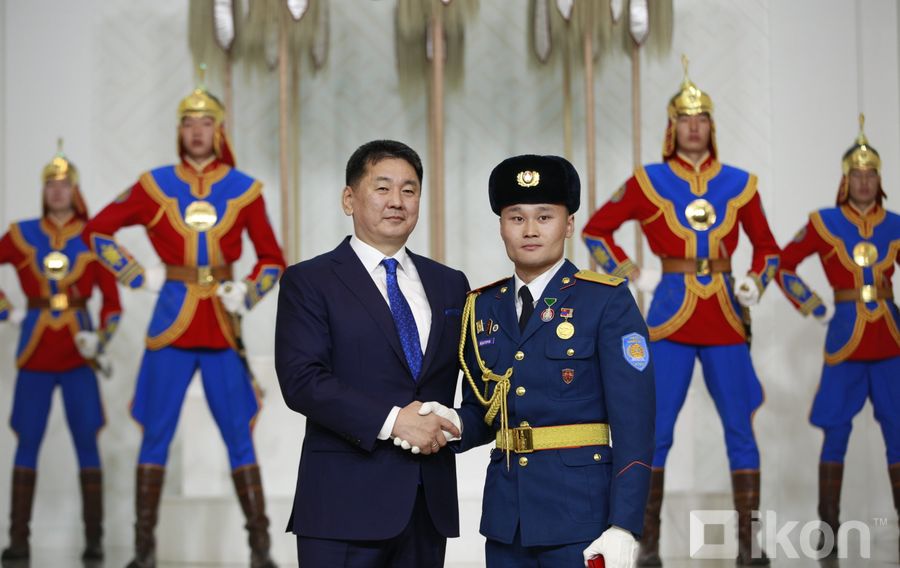 ФОТО Турк улсад үүрэг гүйцэтгэсэн 35 алба хаагчийг “Шударга журам” “Энхийн төлөө” медалиар