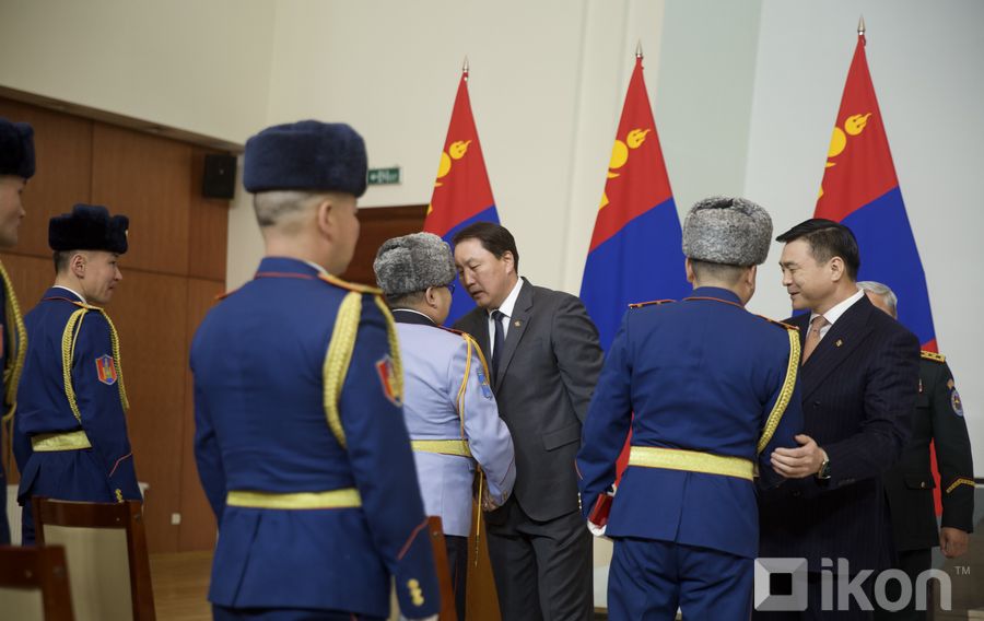 ФОТО Турк улсад үүрэг гүйцэтгэсэн 35 алба хаагчийг “Шударга журам” “Энхийн төлөө” медалиар