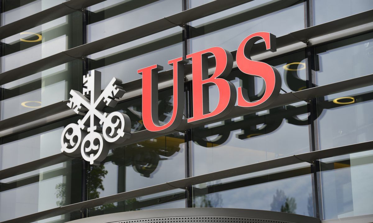 UBS банк өрсөлдөгч Credit Suisse банкийг $3.2 тэрбумаар худалдаж ...