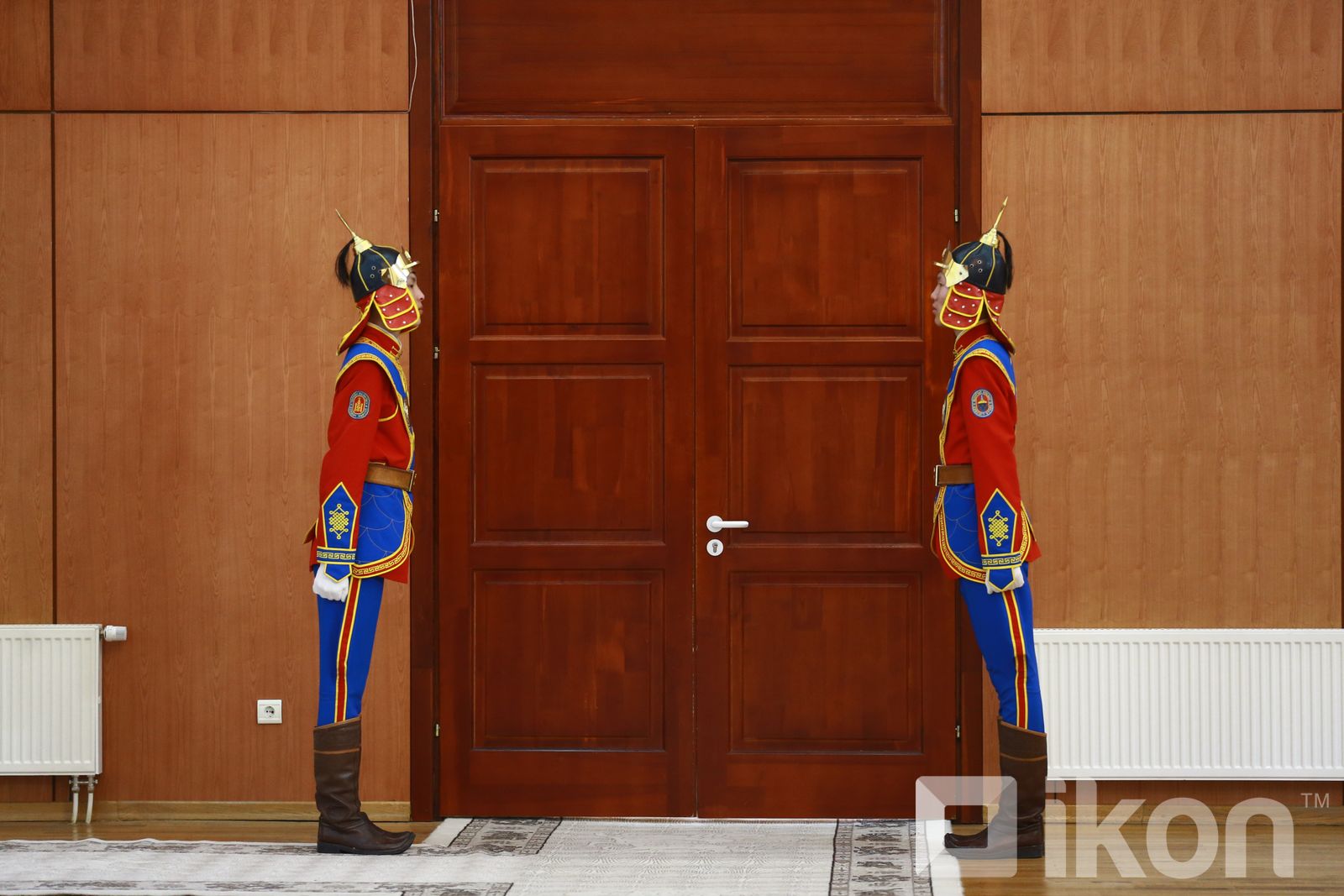 Улс төрийн намын тухай хуулийн шинэчилсэн найруулгын төслийн саналаа Ерөнхийлөгчид уламжлахаар