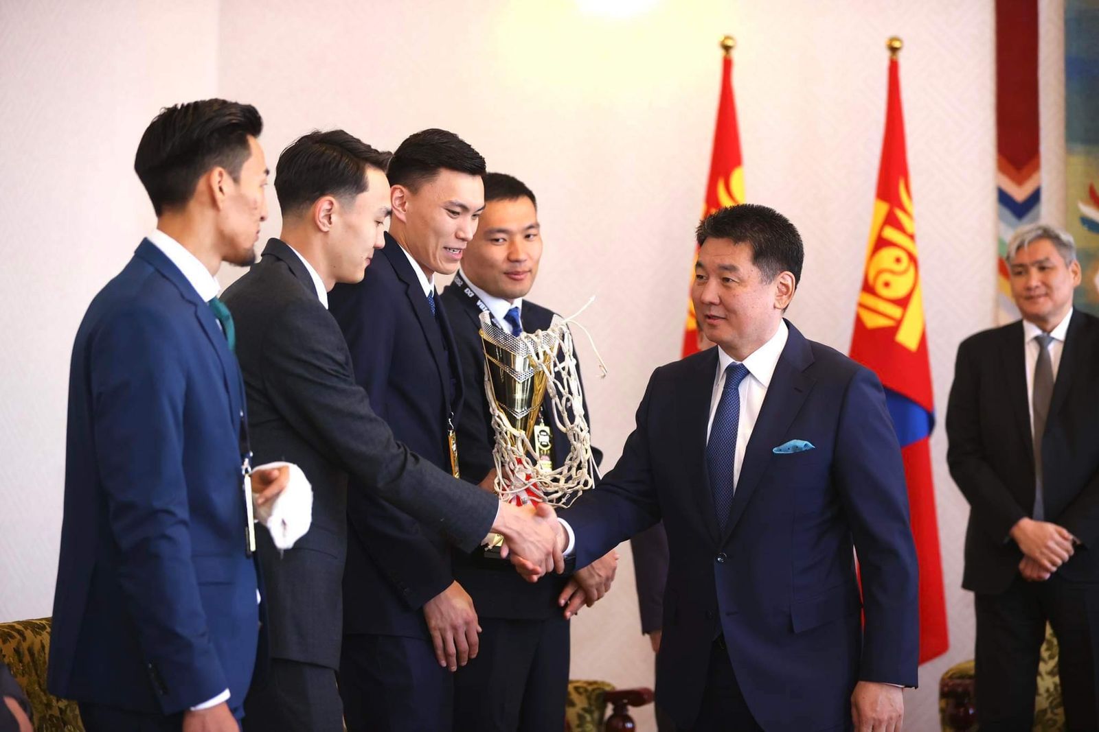 Ерөнхийлөгч 3х3 сагсан бөмбөгийн үндэсний шигшээ багийнханд амжилт хүсэв