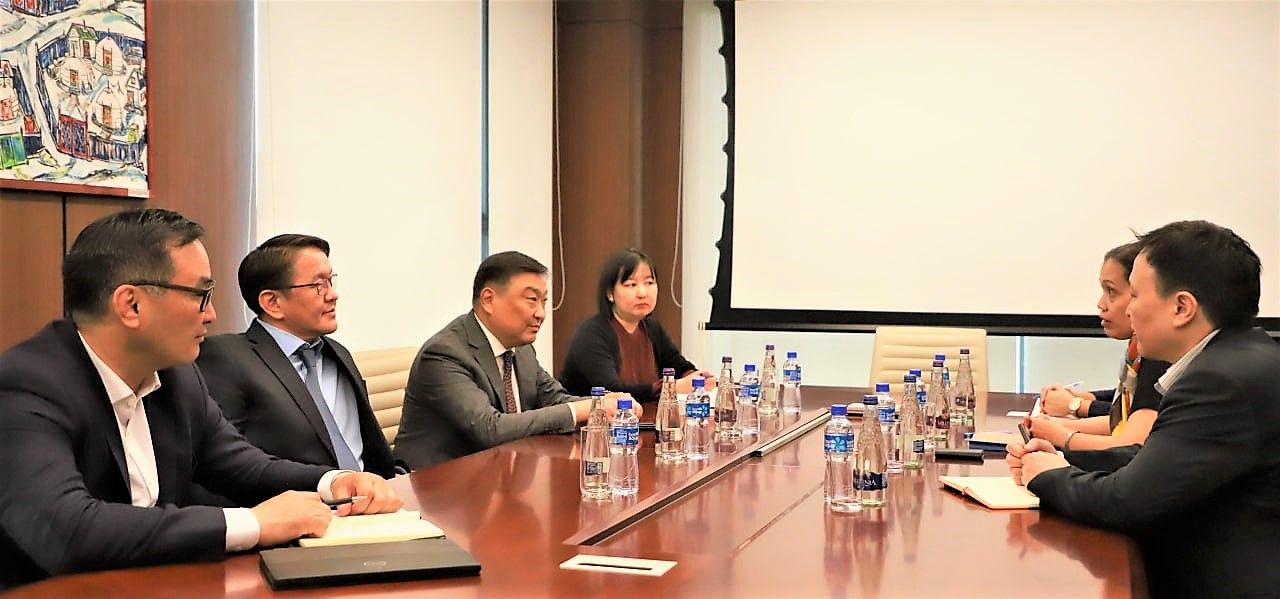 СЗХ ны дарга Д Баярсайхан Азийн хөгжлийн банкны төслийн зөвлөхүүдтэй уулзав