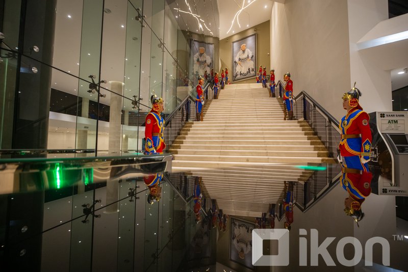 ФОТО Франц улсын ерөнхийлөгч Эммануэл Макрон Чингис хааны музейд зочлов