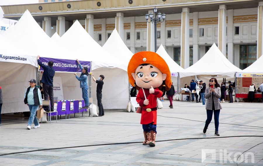 ФОТО “Илүү их уншъя” уриатай номын баяр Төв талбайд гурав хоног үргэлжилнэ