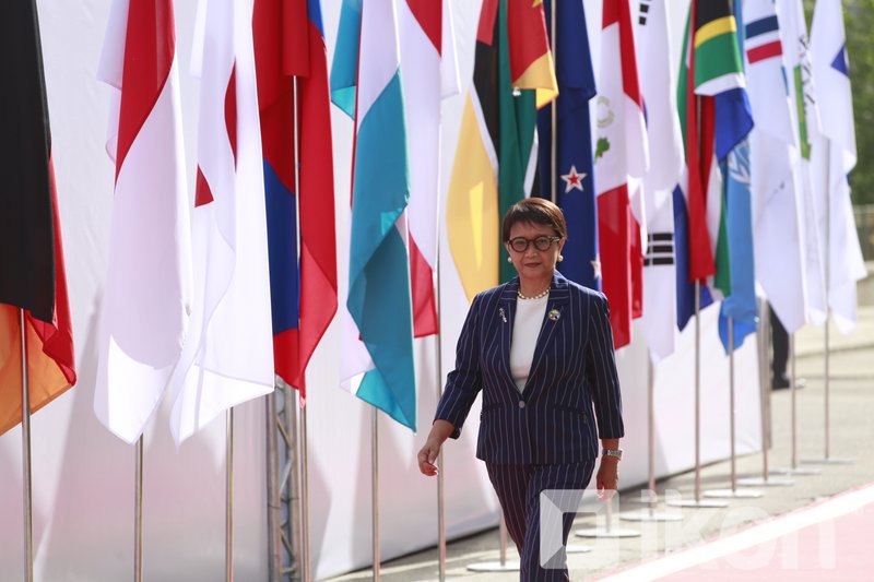 ФОТО Гадаад хэргийн эмэгтэй сайд нарын уулзалтад хүрэлцэн ирсэн эрхмүүд